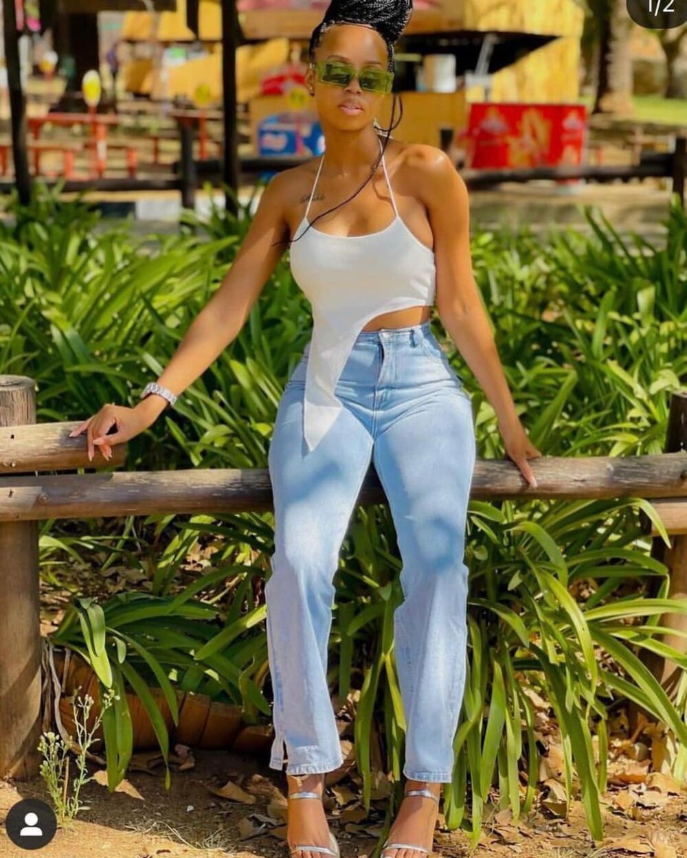 30 Photos Ripped Jeans Outfit Ideas To Copy This Year Explore Trending