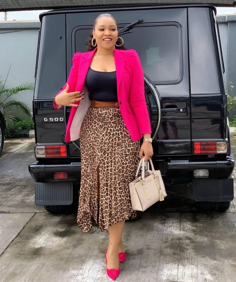 Weekend getaway style with eye-catching prints and vibrant hues—step ...